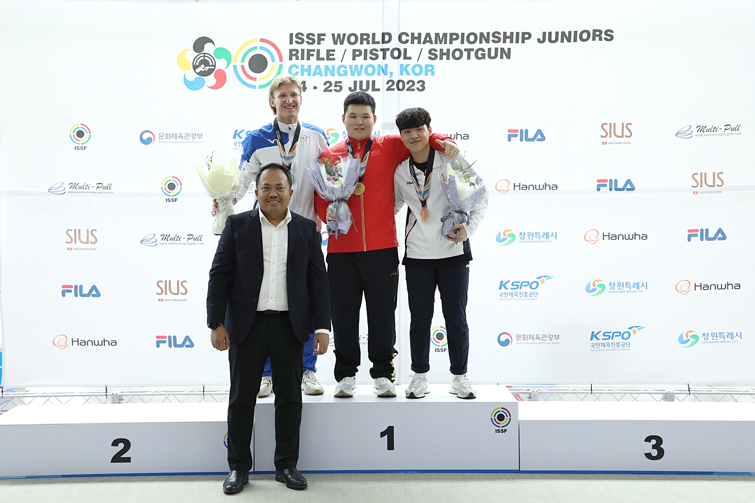 "China's Shiwen WANG Wins Gold in ISSF World Championship Junior ...